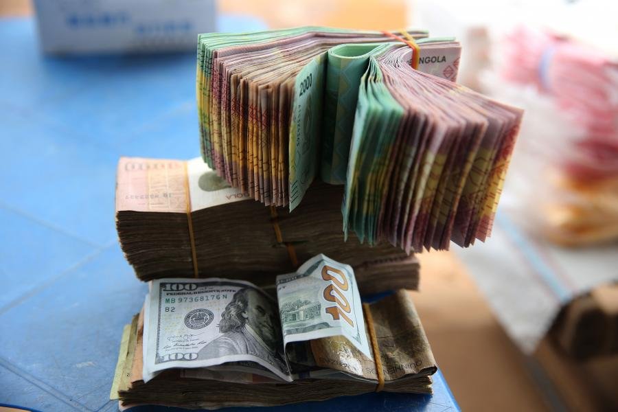 Economista prevê aumento de divisas em Angola e leve depreciação do ...